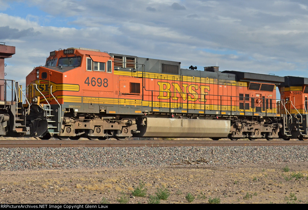BNSF 4698